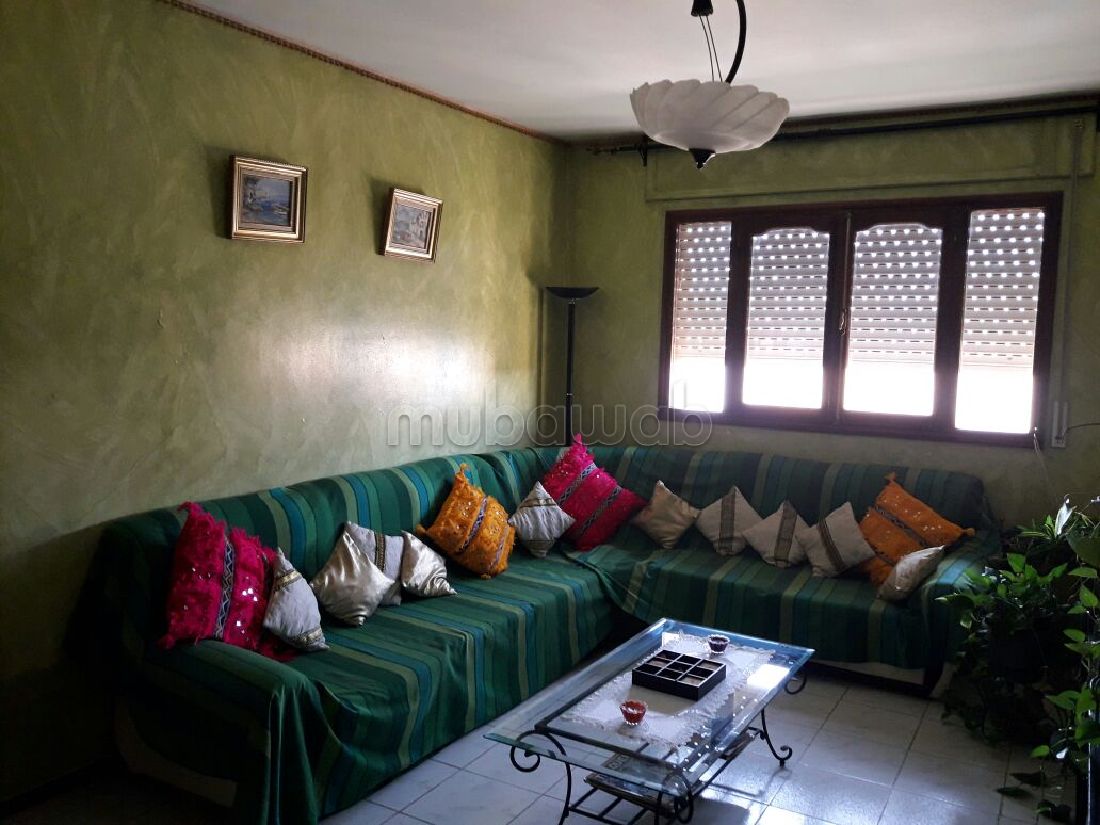 شقة للبيع ب حي حسني. المساحة الكلية 90 م². صالون مغربي نموذجي ، إقامة ...