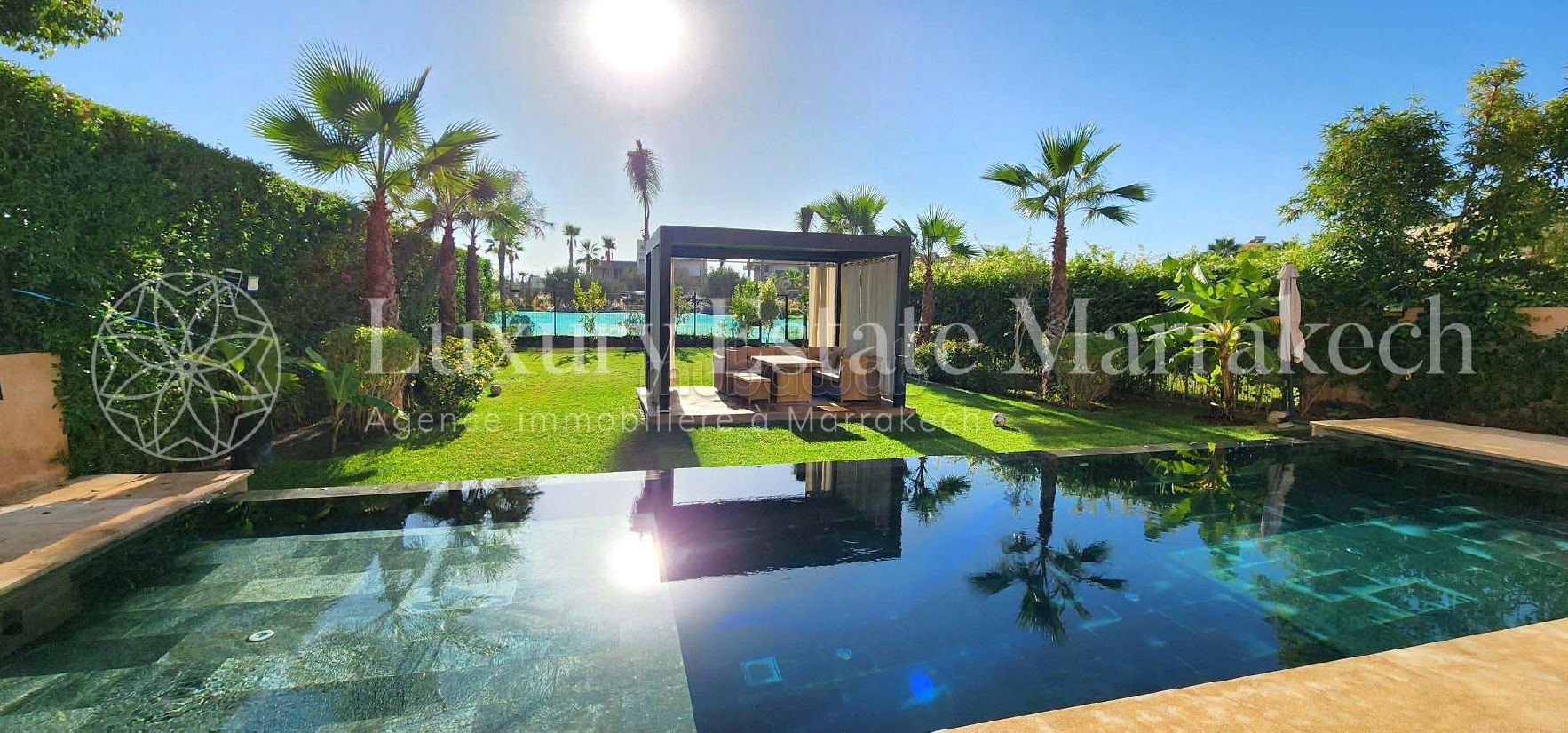 Fabulous house for sale in Route Amizmiz. 18 rooms. Typical Moroccan ...