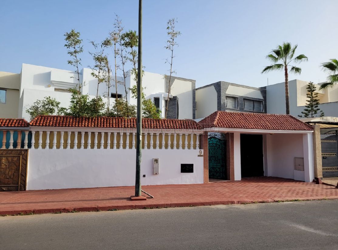 Villa à vendre à Hay Al Fath El mountazah. . Belle terrasse et jardin ...